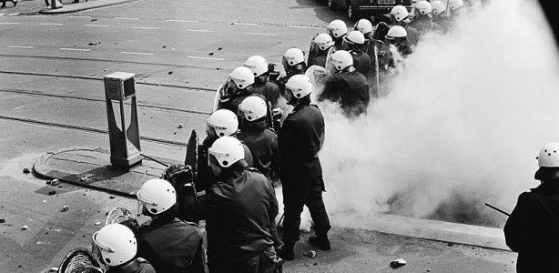 “Geen Woning, Geen Kroning”: de Kroningsrellen van 1980 | IsGeschiedenis